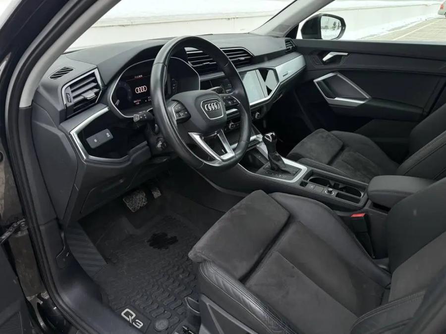 Black Audi Q3 2020 in Riga, with an engine capacity of 2.00 L and mileage of 69 thousand km for 22900 €, photo 16 on AUTOMOTO.COM.LV