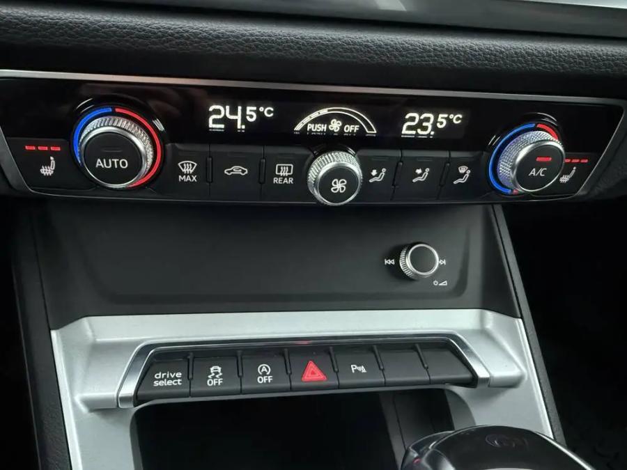 Black Audi Q3 2020 in Riga, with an engine capacity of 2.00 L and mileage of 69 thousand km for 22900 €, photo 21 on AUTOMOTO.COM.LV
