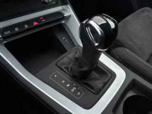 Black Audi Q3 2020 in Riga, with an engine capacity of 2.00 L and mileage of 69 thousand km for 22900 €, photo 25 on AUTOMOTO.COM.LV