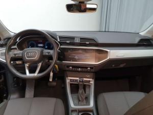 Melns Audi Q3 2021 Kauņa, ar dzinēja tilpumu 1.50 L un nobraukumu 50 tūkst. km par 32587 €, foto 5 vietnē AUTOMOTO.COM.LV