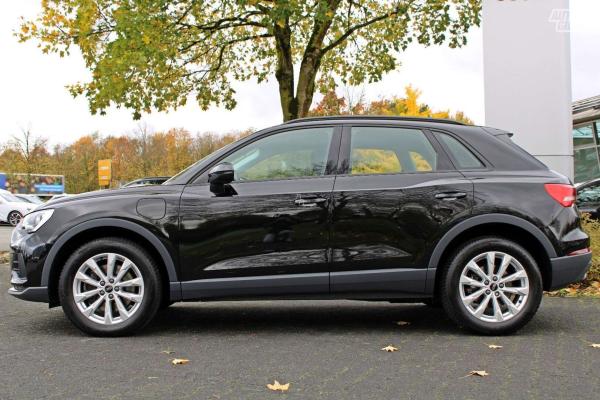 Black Audi Q3 2022 in Kaunas, with an engine capacity of 1.40 L and mileage of 51 thousand km for 28999 €, photo 4 on AUTOMOTO.COM.LV