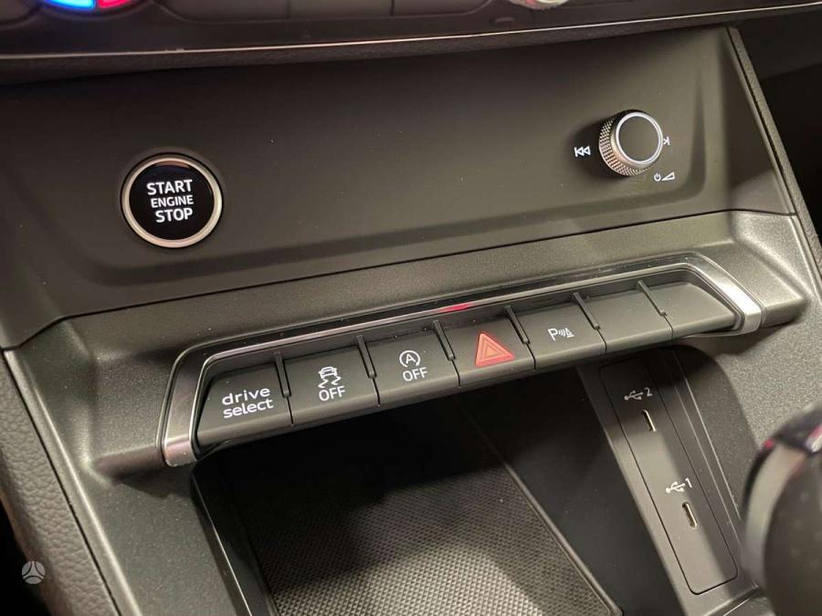 Black Audi Q3 2022 in Marijampole, with an engine capacity of 1.50 L and mileage of 99 thousand km for 27225 €, photo 9 on AUTOMOTO.COM.LV