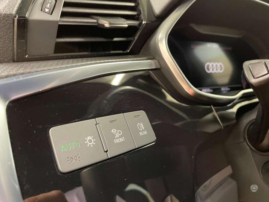 Black Audi Q3 2022 in Marijampole, with an engine capacity of 1.50 L and mileage of 99 thousand km for 27225 €, photo 18 on AUTOMOTO.COM.LV