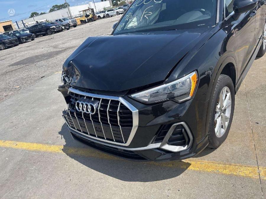 Black Audi Q3 2022 in Vilnius, with an engine capacity of 1.98 L and mileage of 80 thousand km for 9500 €, photo 6 on AUTOMOTO.COM.LV