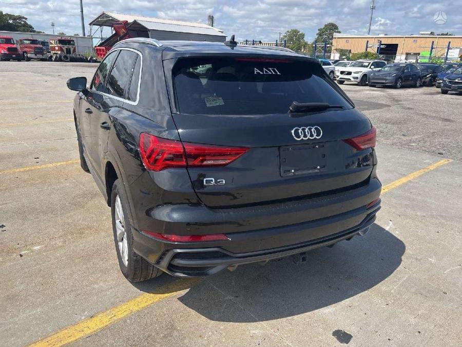 Black Audi Q3 2022 in Vilnius, with an engine capacity of 1.98 L and mileage of 80 thousand km for 9500 €, photo 8 on AUTOMOTO.COM.LV
