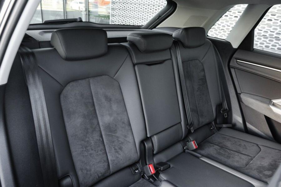 Melns Audi Q3 2022 Mārupe, ar dzinēja tilpumu 2.00 L un nobraukumu 122 tūkst. km par 28700 €, foto 27 vietnē AUTOMOTO.COM.LV