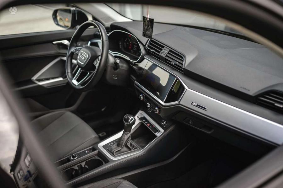 Black Audi Q3 2023 in Kaunas, with an engine capacity of 1.50 L and mileage of 59 thousand km for 26990 €, photo 10 on AUTOMOTO.COM.LV