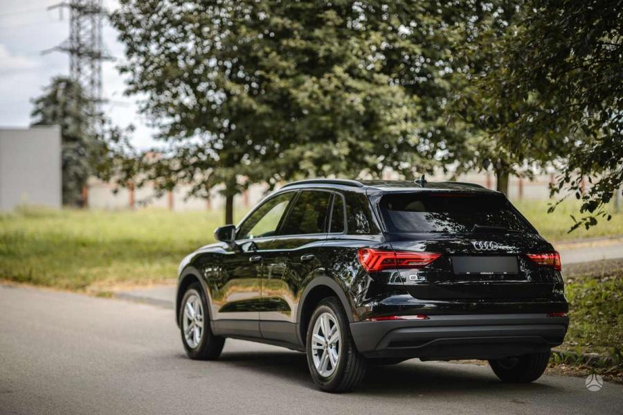 Black Audi Q3 2023 in Kaunas, with an engine capacity of 1.50 L and mileage of 59 thousand km for 26990 €, photo 23 on AUTOMOTO.COM.LV