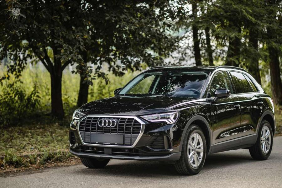 Black Audi Q3 2023 in Kaunas, with an engine capacity of 1.50 L and mileage of 59 thousand km for 26990 €, photo 24 on AUTOMOTO.COM.LV