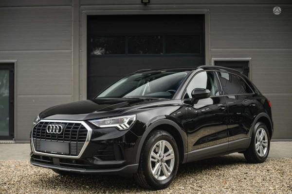 Black Audi Q3 2023 in Kaunas, with an engine capacity of 1.50 L and mileage of 59 thousand km for 26990 €, photo 1 on AUTOMOTO.COM.LV
