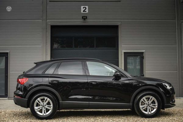Black Audi Q3 2023 in Kaunas, with an engine capacity of 1.50 L and mileage of 59 thousand km for 26990 €, photo 7 on AUTOMOTO.COM.LV