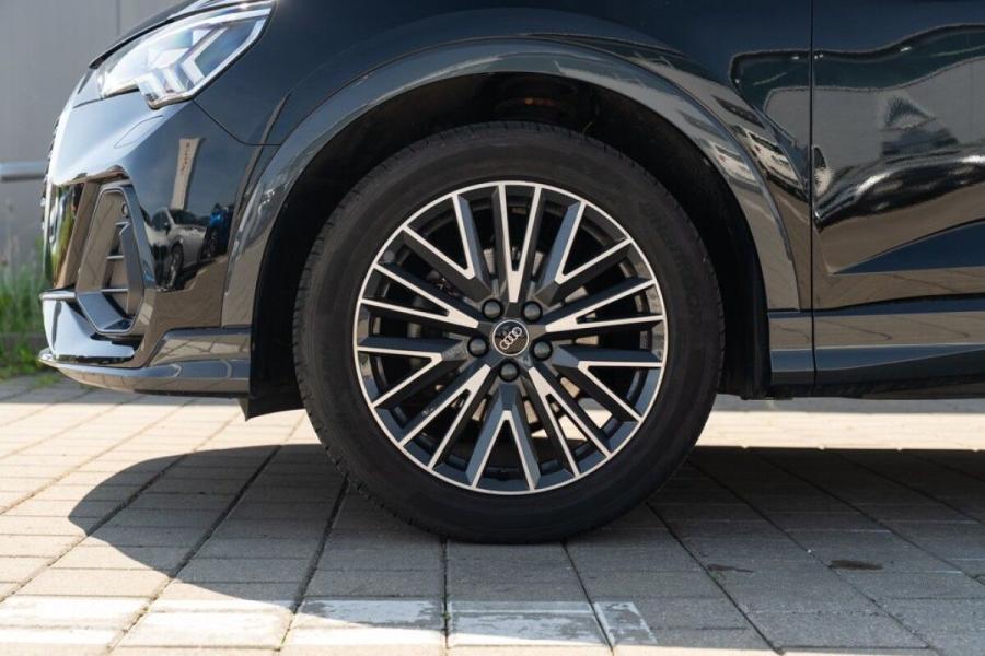 Melns Audi Q3 2023 Viļņa, ar dzinēja tilpumu 1.50 L un nobraukumu 25 tūkst. km par 34950 €, foto 4 vietnē AUTOMOTO.COM.LV