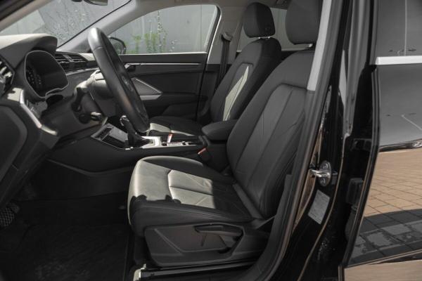 Melns Audi Q3 2023 Viļņa, ar dzinēja tilpumu 1.50 L un nobraukumu 25 tūkst. km par 34950 €, foto 8 vietnē AUTOMOTO.COM.LV