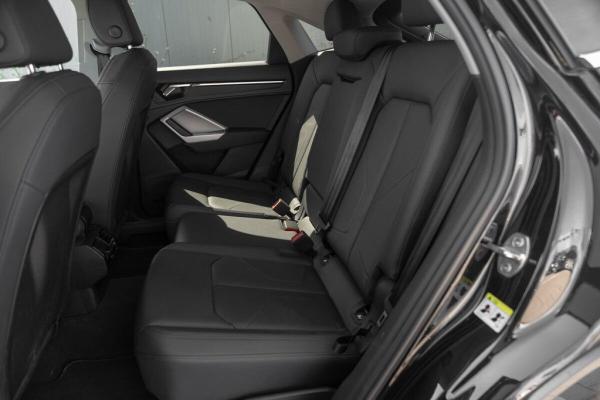 Melns Audi Q3 2023 Viļņa, ar dzinēja tilpumu 1.50 L un nobraukumu 25 tūkst. km par 34950 €, foto 9 vietnē AUTOMOTO.COM.LV