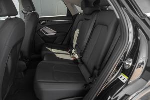 Melns Audi Q3 2023 Viļņa, ar dzinēja tilpumu 1.50 L un nobraukumu 25 tūkst. km par 34950 €, foto 10 vietnē AUTOMOTO.COM.LV