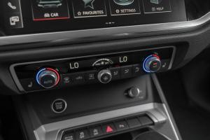 Melns Audi Q3 2023 Viļņa, ar dzinēja tilpumu 1.50 L un nobraukumu 25 tūkst. km par 34950 €, foto 14 vietnē AUTOMOTO.COM.LV
