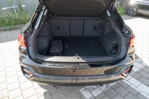 Melns Audi Q3 2023 Viļņa, ar dzinēja tilpumu 1.50 L un nobraukumu 25 tūkst. km par 34950 €, foto 22 vietnē AUTOMOTO.COM.LV