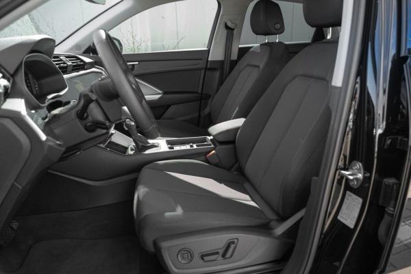 Audi Q3 2024 Viļņa vietnē Melns Audi Q3 2024 Viļņa, ar dzinēja tilpumu 1.50 L un nobraukumu 12 tūkst. km par 34750 €, foto 9 vietnē AUTOMOTO.COM.LV