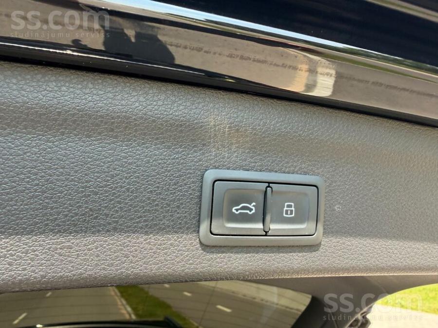 Black Audi Q3 2019 in Riga, with an engine capacity of 2.00 L and mileage of 102 thousand km for 23990 €, photo 12 on AUTOMOTO.COM.LV