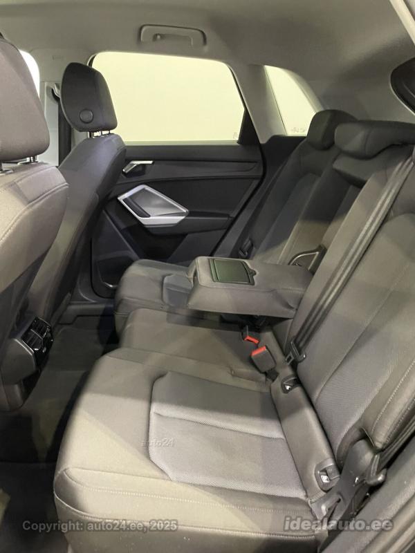Melns Audi Q3 2023 Tallina, ar dzinēja tilpumu 1.50 L un nobraukumu 60 tūkst. km par 27990 €, foto 11 vietnē AUTOMOTO.COM.LV