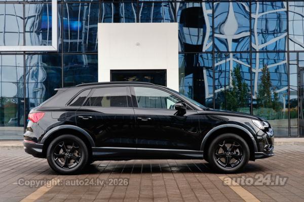 Audi Q3 2025 in Tallinn on AUTOMOTO.COM.LV Black Audi Q3 2025 in Tallinn, with an engine capacity of 2.00 L and mileage of 8 thousand km for 40900 €, photo 8 on AUTOMOTO.COM.LV