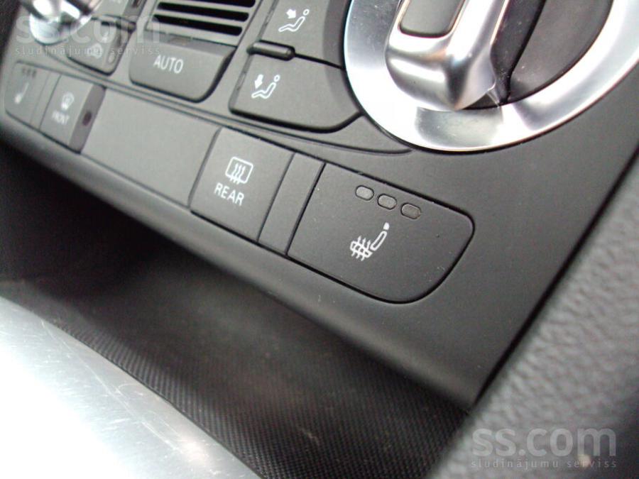 Blue Audi Q3 2014 in Riga, with an engine capacity of 2.00 L and mileage of 225 thousand km for 12000 €, photo 10 on AUTOMOTO.COM.LV