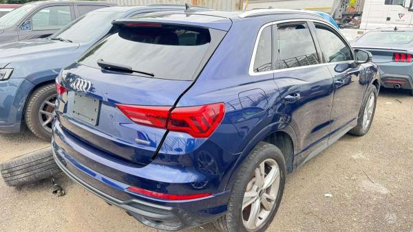 Blue Audi Q3 2022 in Ukmerge, with an engine capacity of 1.97 L and mileage of 71 thousand km for 11399 €, photo 1 on AUTOMOTO.COM.LV