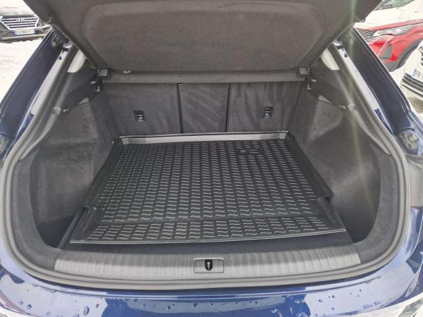 Blue Audi Q3 2023 in Taurage, with an engine capacity of 1.97 L and mileage of 197 thousand km for 23500 €, photo 11 on AUTOMOTO.COM.LV