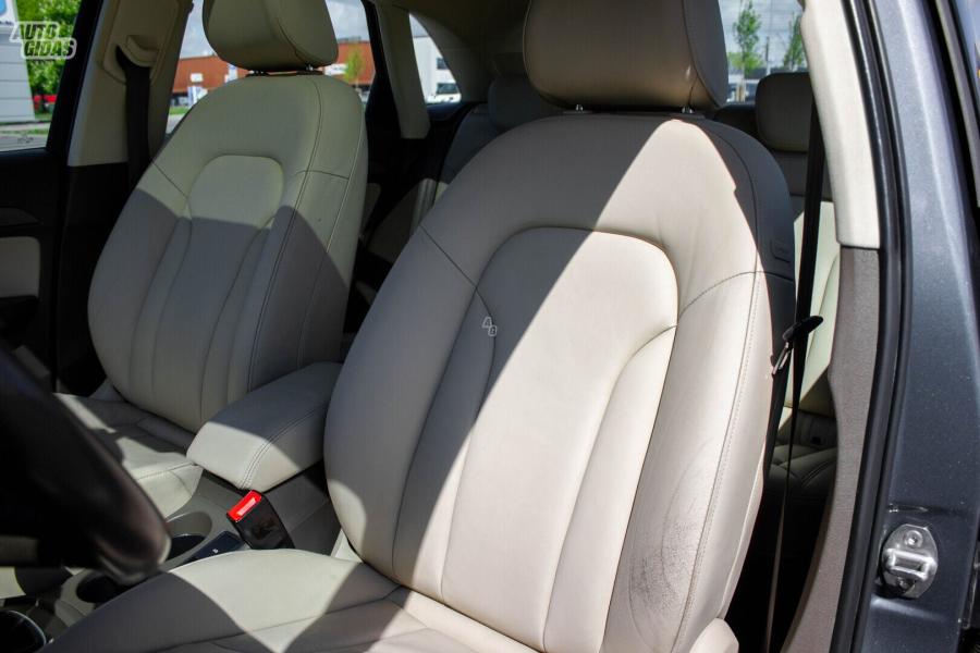 Audi Q3 2013 in Kaunas, with an engine capacity of 2.00 L and mileage of 287 thousand km for 10300 €, photo 12 on AUTOMOTO.COM.LV