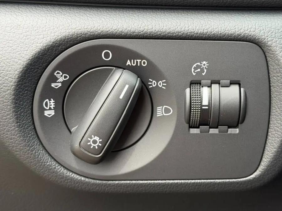 Audi Q3 2018 in Riga, with an engine capacity of 2.00 L and mileage of 0 thousand km for 14490 €, photo 9 on AUTOMOTO.COM.LV