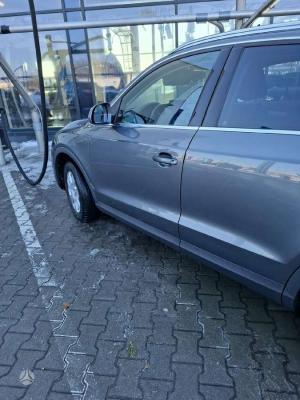 Grey Audi Q3 2012 in Kretinga, with an engine capacity of 1.97 L and mileage of 332 thousand km for 8500 €, photo 4 on AUTOMOTO.COM.LV