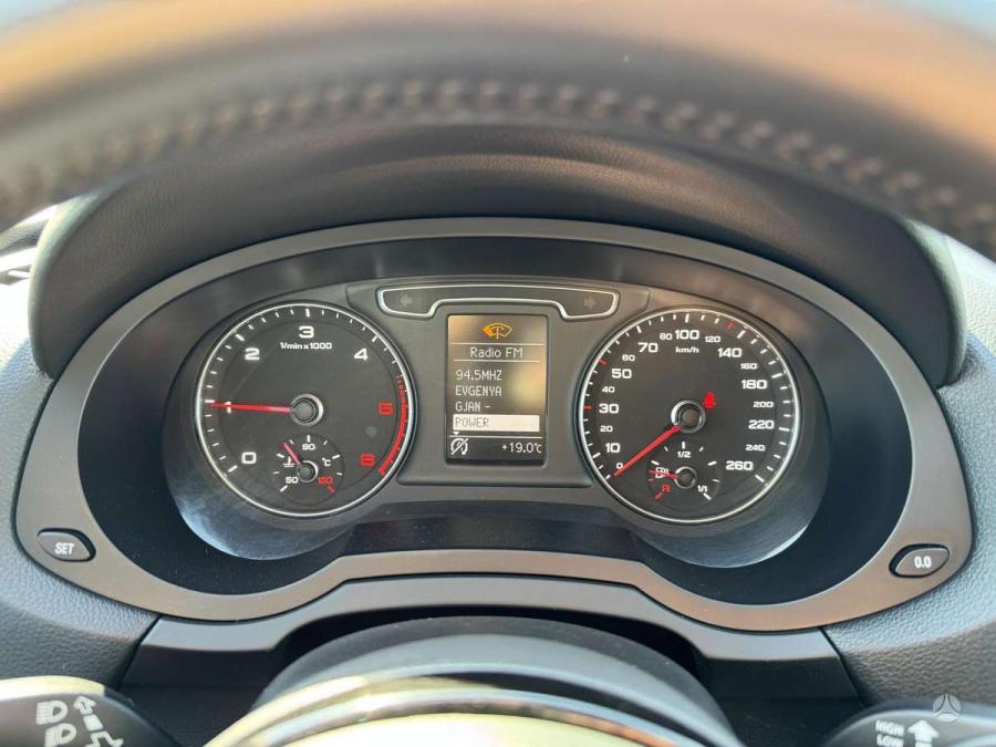 Pelēks Audi Q3 2014 Telšiai, ar dzinēja tilpumu 1.97 L un nobraukumu 132 tūkst. km par 12300 €, foto 37 vietnē AUTOMOTO.COM.LV