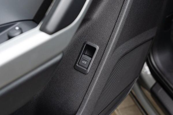 Grey Audi Q3 2019 in Marupe, with an engine capacity of 1.50 L and mileage of 159 thousand km for 23250 €, photo 10 on AUTOMOTO.COM.LV