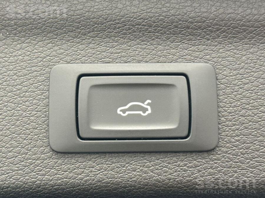Grey Audi Q3 2020 in Riga, with an engine capacity of 2.00 L and mileage of 175 thousand km for 19900 €, photo 20 on AUTOMOTO.COM.LV