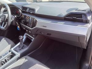 Pelēks Audi Q3 2020 Kauņa, ar dzinēja tilpumu 1.50 L un nobraukumu 82 tūkst. km par 12900 €, foto 18 vietnē AUTOMOTO.COM.LV