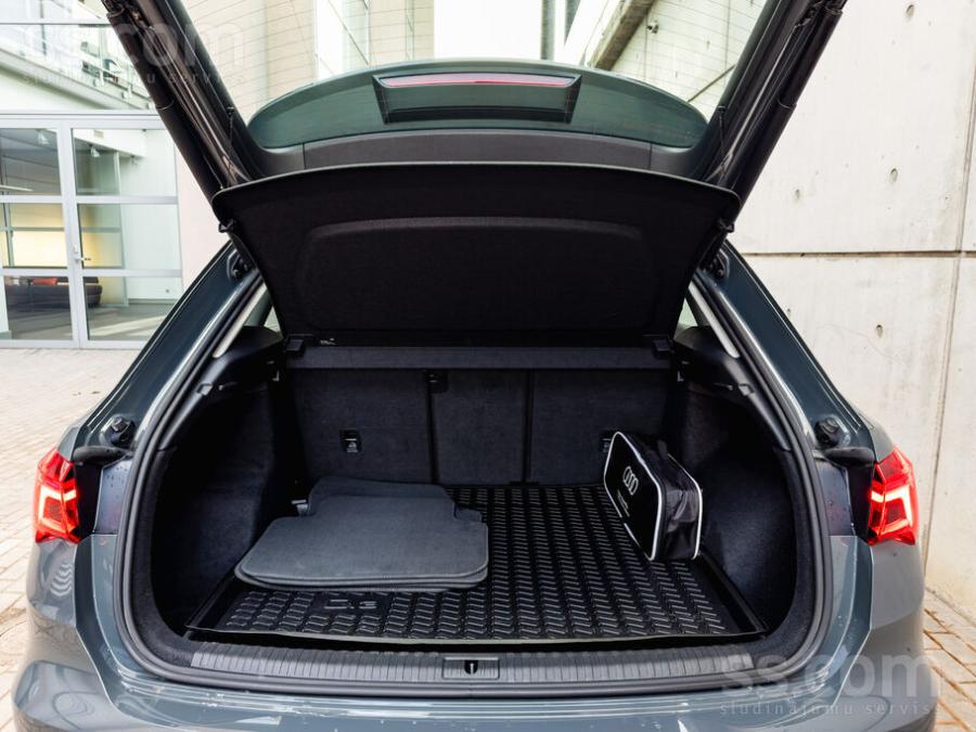Pelēks Audi Q3 2022 Rīga, ar dzinēja tilpumu 1.50 L un nobraukumu 67 tūkst. km par 28900 €, foto 10 vietnē AUTOMOTO.COM.LV