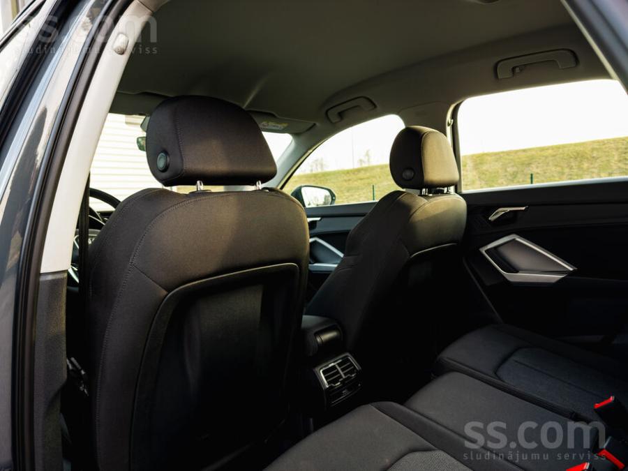 Pelēks Audi Q3 2022 Rīga, ar dzinēja tilpumu 1.50 L un nobraukumu 67 tūkst. km par 28900 €, foto 17 vietnē AUTOMOTO.COM.LV