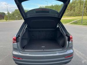 Pelēks Audi Q3 2022 Viļņa, ar dzinēja tilpumu 1.97 L un nobraukumu 168 tūkst. km par 21300 €, foto 12 vietnē AUTOMOTO.COM.LV