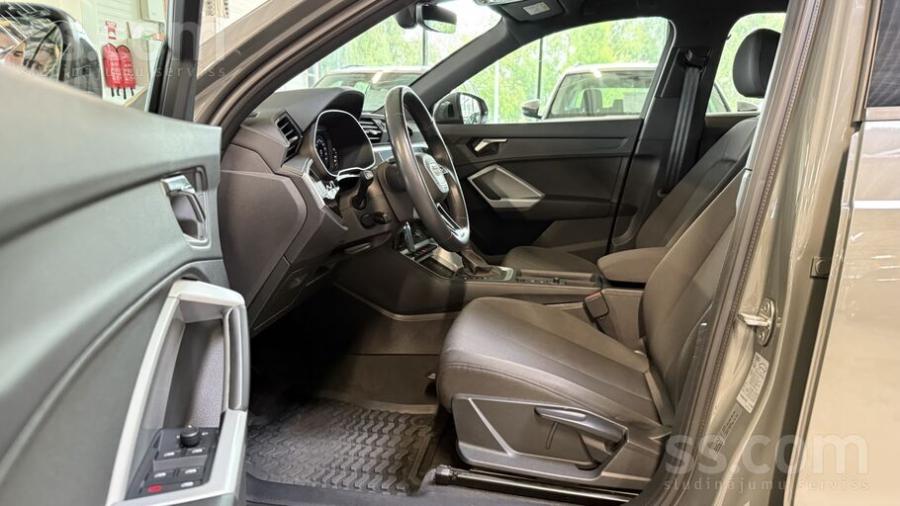 Pelēks Audi Q3 2022 Rīga, ar dzinēja tilpumu 2.00 L un nobraukumu 19 tūkst. km par 26900 €, foto 13 vietnē AUTOMOTO.COM.LV