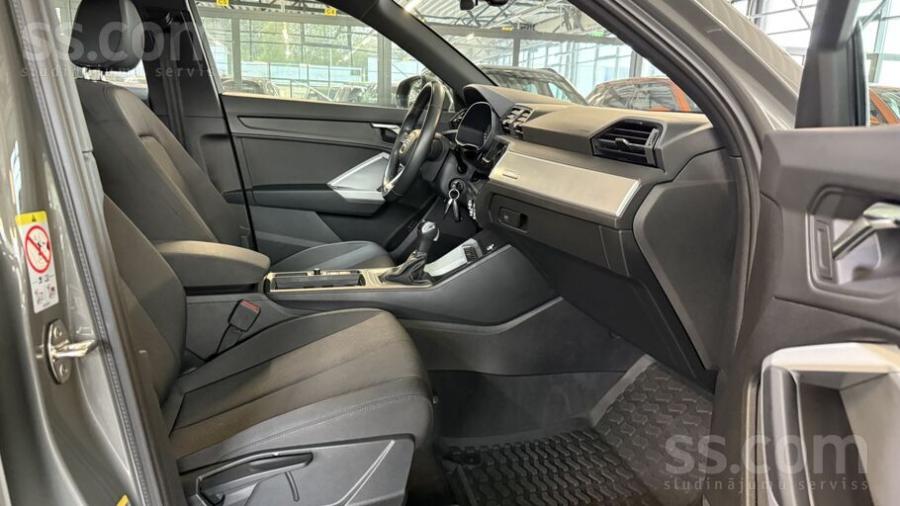 Pelēks Audi Q3 2022 Rīga, ar dzinēja tilpumu 2.00 L un nobraukumu 19 tūkst. km par 26900 €, foto 19 vietnē AUTOMOTO.COM.LV