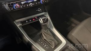 Pelēks Audi Q3 2022 Rīga, ar dzinēja tilpumu 2.00 L un nobraukumu 19 tūkst. km par 26900 €, foto 26 vietnē AUTOMOTO.COM.LV