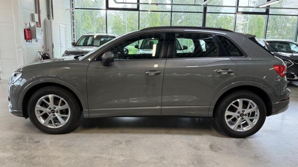 Pelēks Audi Q3 2022 Rīga, ar dzinēja tilpumu 2.00 L un nobraukumu 19 tūkst. km par 26900 €, foto 3 vietnē AUTOMOTO.COM.LV