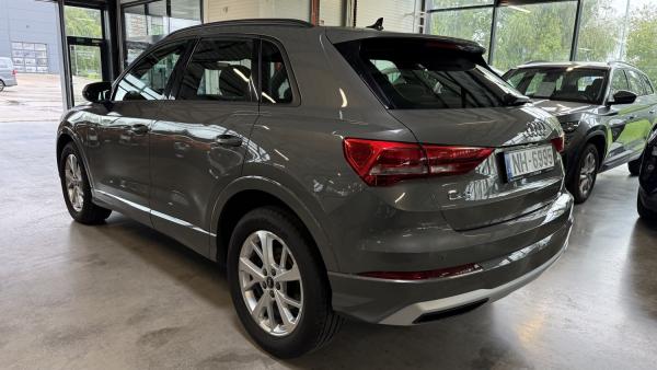 Pelēks Audi Q3 2022 Rīga, ar dzinēja tilpumu 2.00 L un nobraukumu 19 tūkst. km par 26900 €, foto 4 vietnē AUTOMOTO.COM.LV