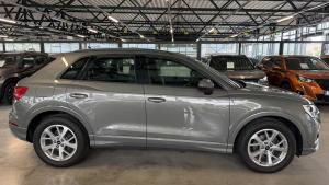 Pelēks Audi Q3 2022 Rīga, ar dzinēja tilpumu 2.00 L un nobraukumu 19 tūkst. km par 26900 €, foto 7 vietnē AUTOMOTO.COM.LV