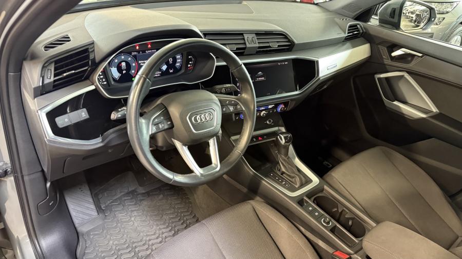 Pelēks Audi Q3 2022 Rīga, ar dzinēja tilpumu 2.00 L un nobraukumu 19 tūkst. km par 26900 €, foto 14 vietnē AUTOMOTO.COM.LV