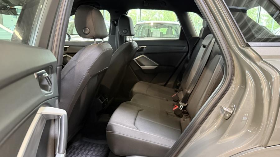 Pelēks Audi Q3 2022 Rīga, ar dzinēja tilpumu 2.00 L un nobraukumu 19 tūkst. km par 26900 €, foto 15 vietnē AUTOMOTO.COM.LV