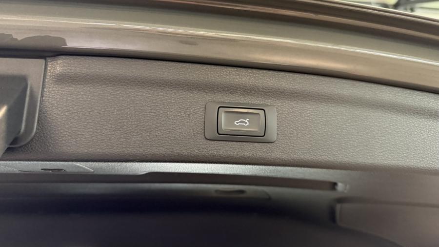Pelēks Audi Q3 2022 Rīga, ar dzinēja tilpumu 2.00 L un nobraukumu 19 tūkst. km par 26900 €, foto 17 vietnē AUTOMOTO.COM.LV