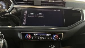 Pelēks Audi Q3 2022 Rīga, ar dzinēja tilpumu 2.00 L un nobraukumu 19 tūkst. km par 26900 €, foto 24 vietnē AUTOMOTO.COM.LV