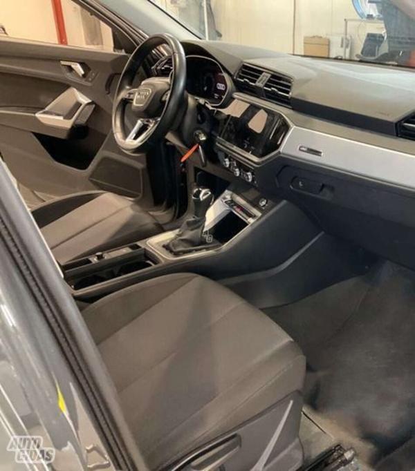 Pelēks Audi Q3 2023 Kauņa, ar dzinēja tilpumu 1.50 L un nobraukumu 69 tūkst. km par 32903 €, foto 6 vietnē AUTOMOTO.COM.LV
