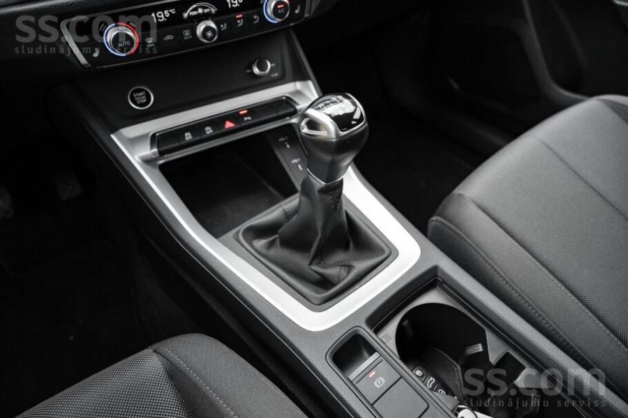 Grey Audi Q3 2023 in Riga, with an engine capacity of 1.50 L and mileage of 19 thousand km for 23900 €, photo 17 on AUTOMOTO.COM.LV